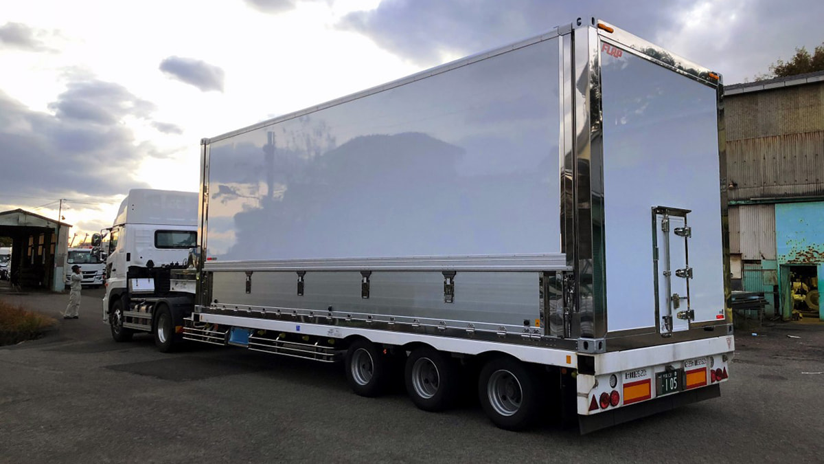 HG 5000 Extra: High-Gloss FRP for Caravans, Buses & CMV | LAMILUX